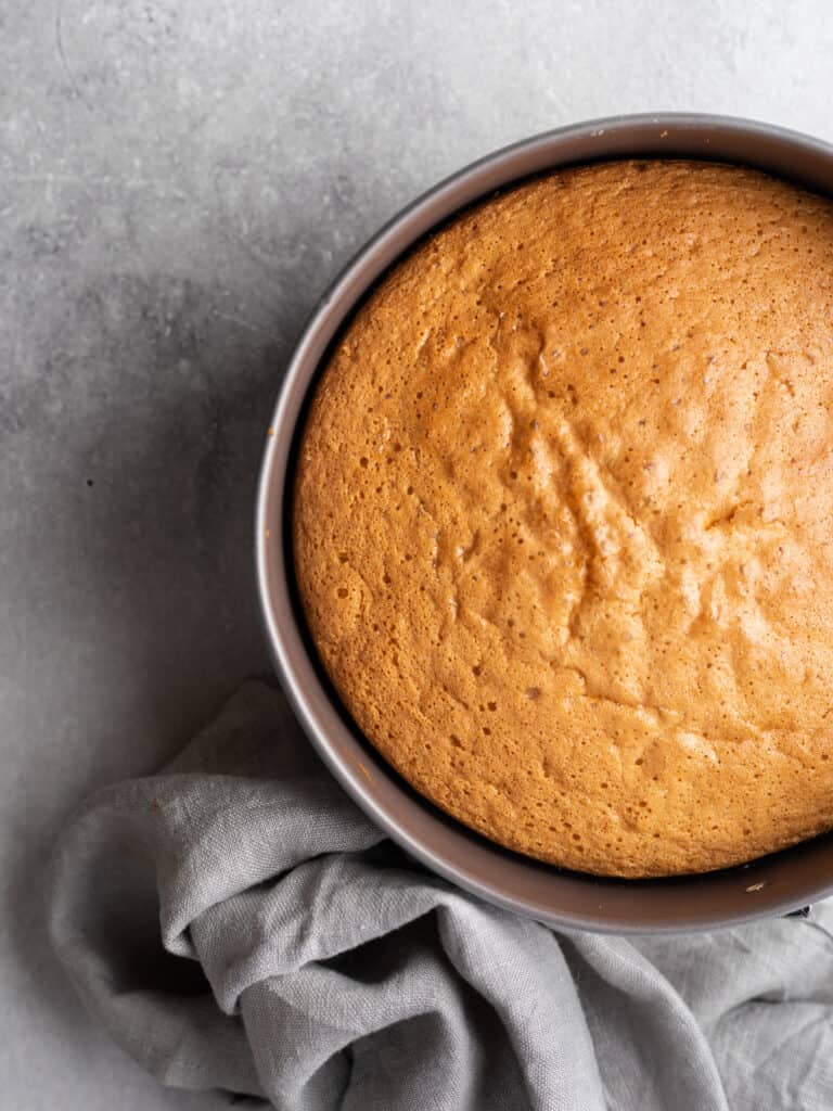 4-ingredient Genoise Sponge Cake – Baking Like a Chef