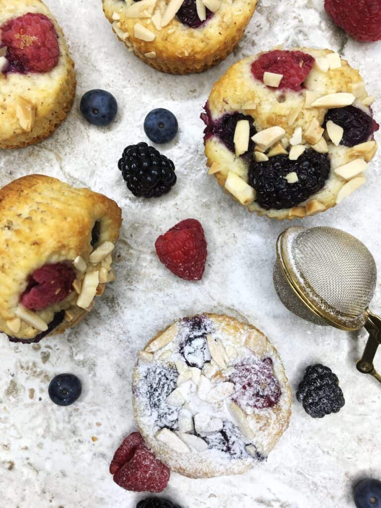 Mixed Berry Muffins – Baking Like a Chef