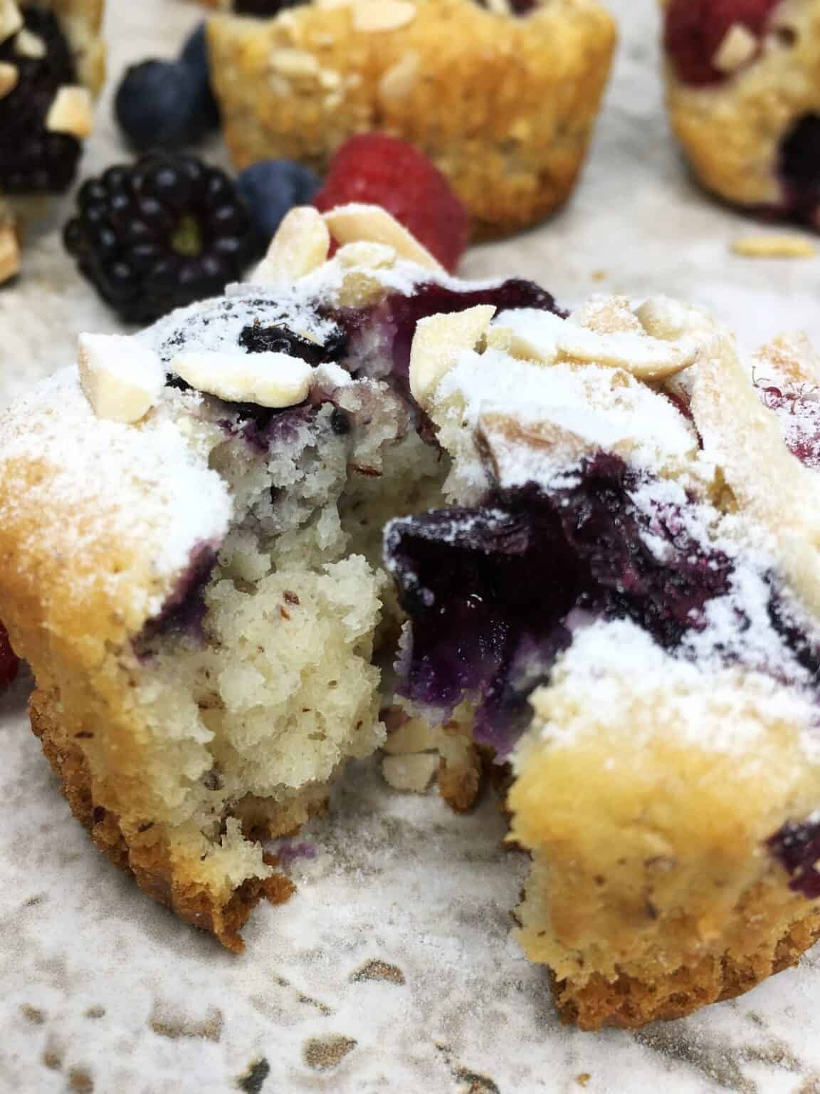Mixed Berry Muffins – Baking Like a Chef