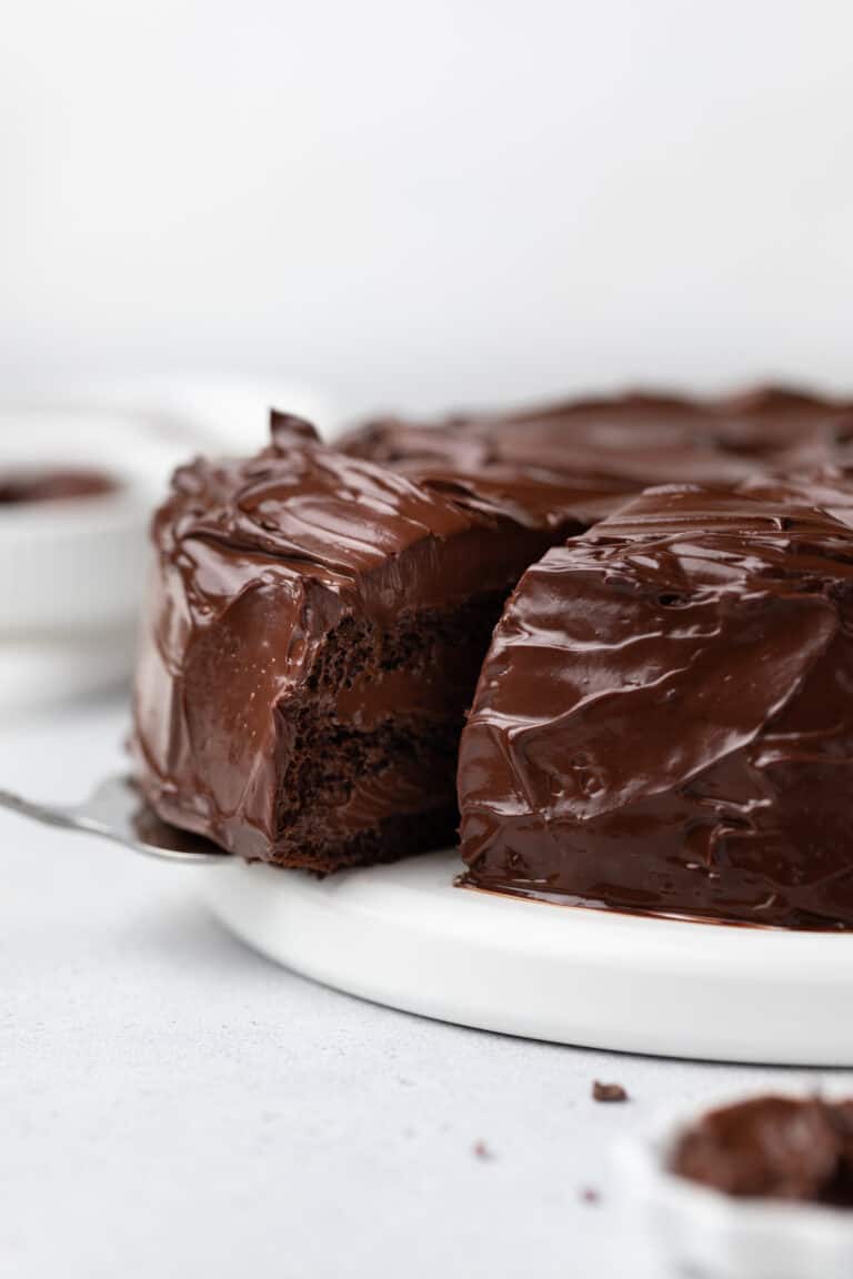 BEST Chocolate Ganache Cake – Baking Like a Chef