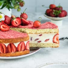 Strawberry Chantilly Cake – Baking Like a Chef