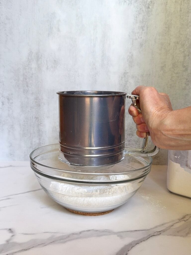 How to Sift Flour: 6 Easy Tools You Already Have in Your Kitchen ...