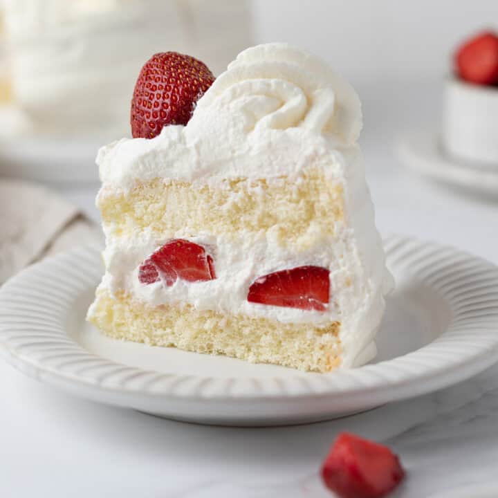 Japanese Strawberry Shortcake (Japanese Christmas Cake) – Baking Like a ...