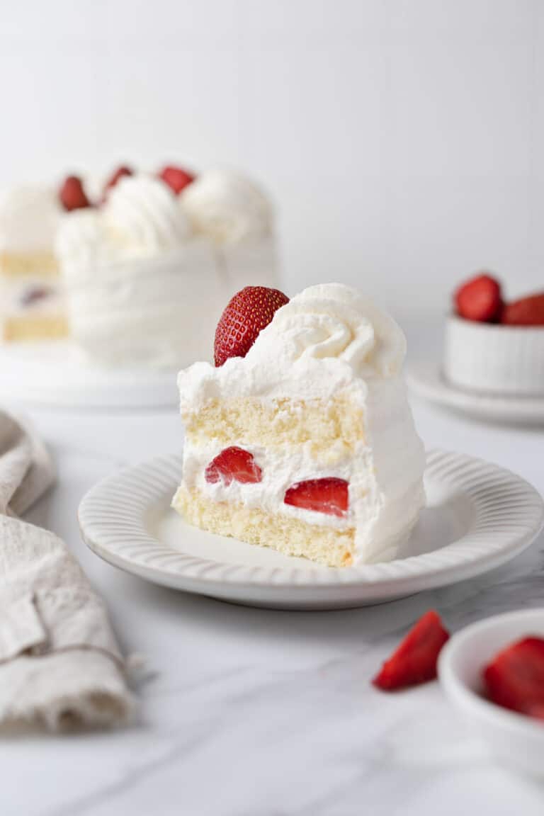 Japanese Strawberry Shortcake (Japanese Christmas Cake) – Baking Like a ...