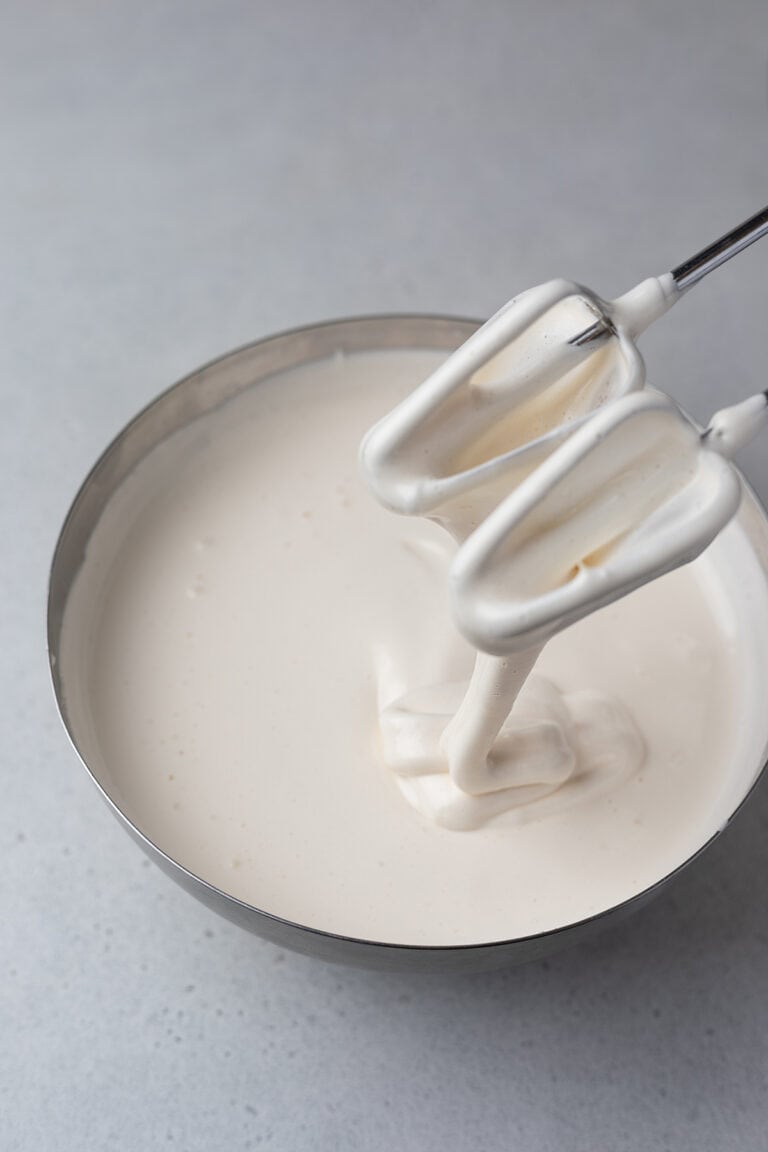 5-Ingredient Oil Sponge Cake (With Olive Oil) – Baking Like a Chef