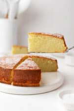 5-Ingredient Oil Sponge Cake (With Olive Oil) – Baking Like a Chef