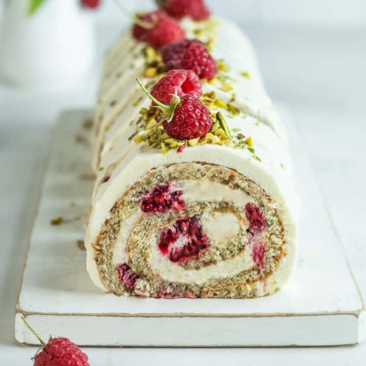 Raspberry Pistachio Roulade (Pistachio Swiss Roll) – Baking Like a Chef