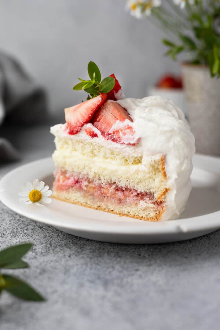 Jordgubbstårta (Swedish Strawberry Cake) – Baking Like a Chef