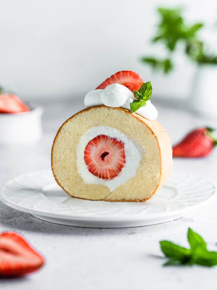 Strawberry Roll Cake (Japanese Style) – Baking Like a Chef