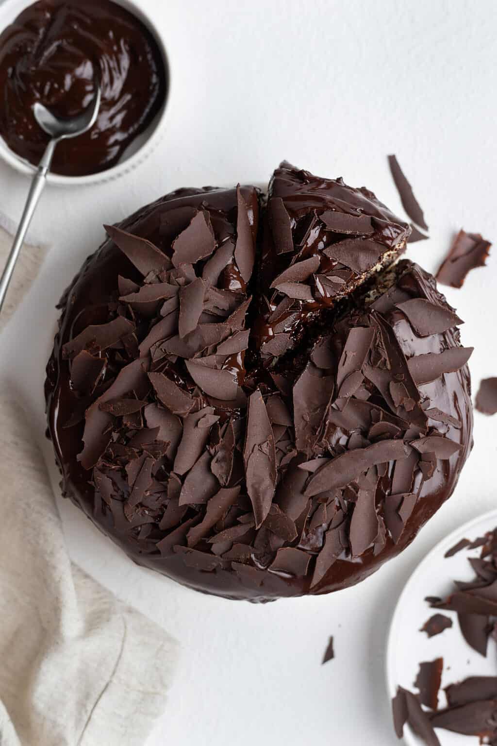 Vanilla Cake With Chocolate Frosting – Baking Like a Chef