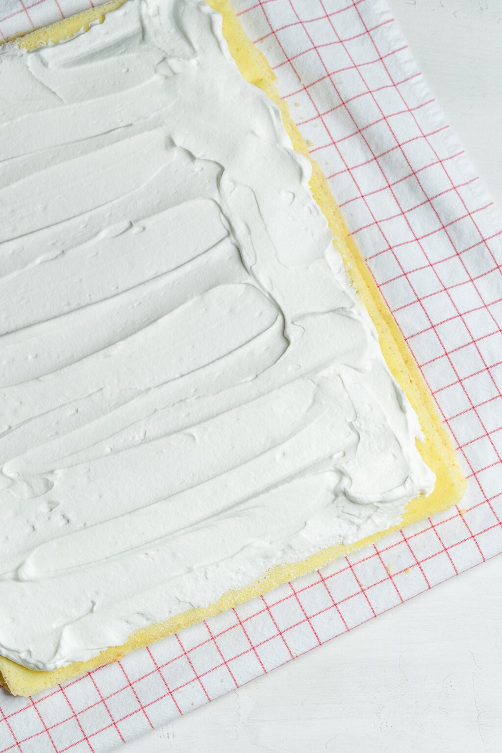 Vanilla Sponge Cake Roll (Basic Recipe) – Baking Like a Chef