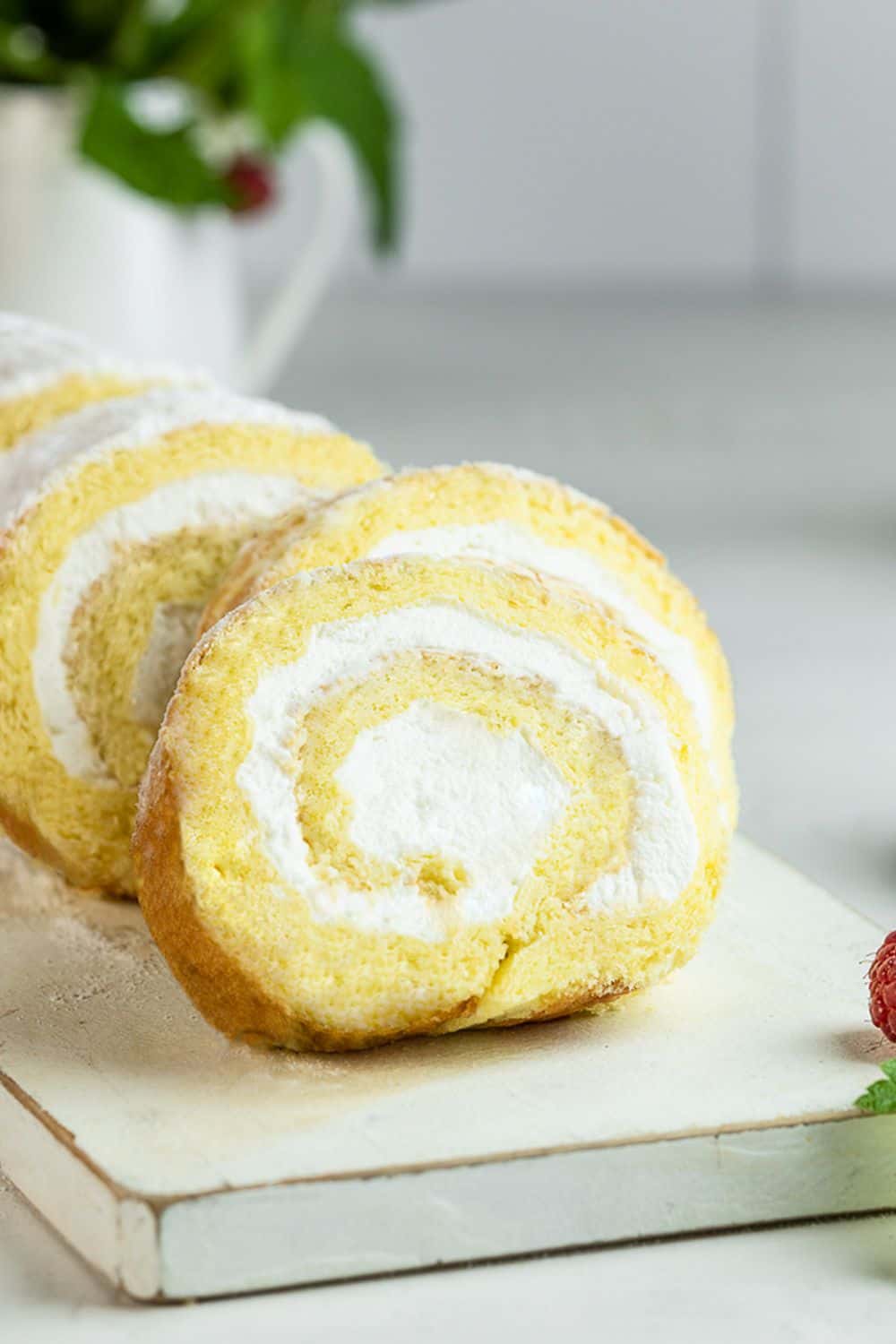 Vanilla Sponge Cake Roll (Basic Recipe) – Baking Like a Chef