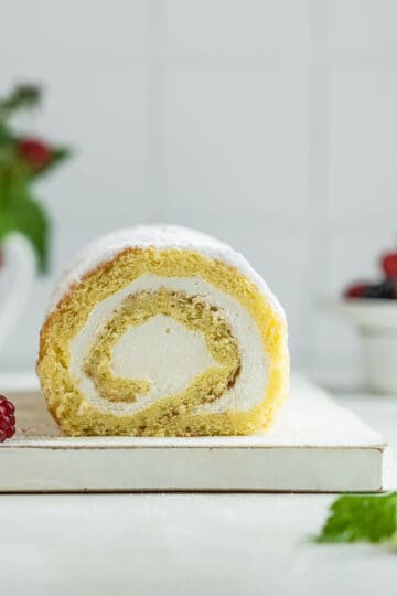 Vanilla Sponge Cake Roll (Basic Recipe) – Baking Like a Chef